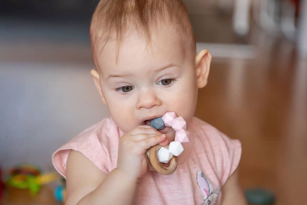 A dentist's guide to baby teeth - Timeline & chart included